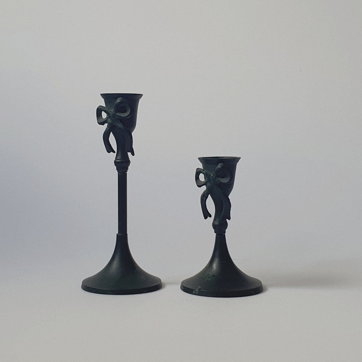 RIBBON CANDLESTICKS PAIR – Candymoss
